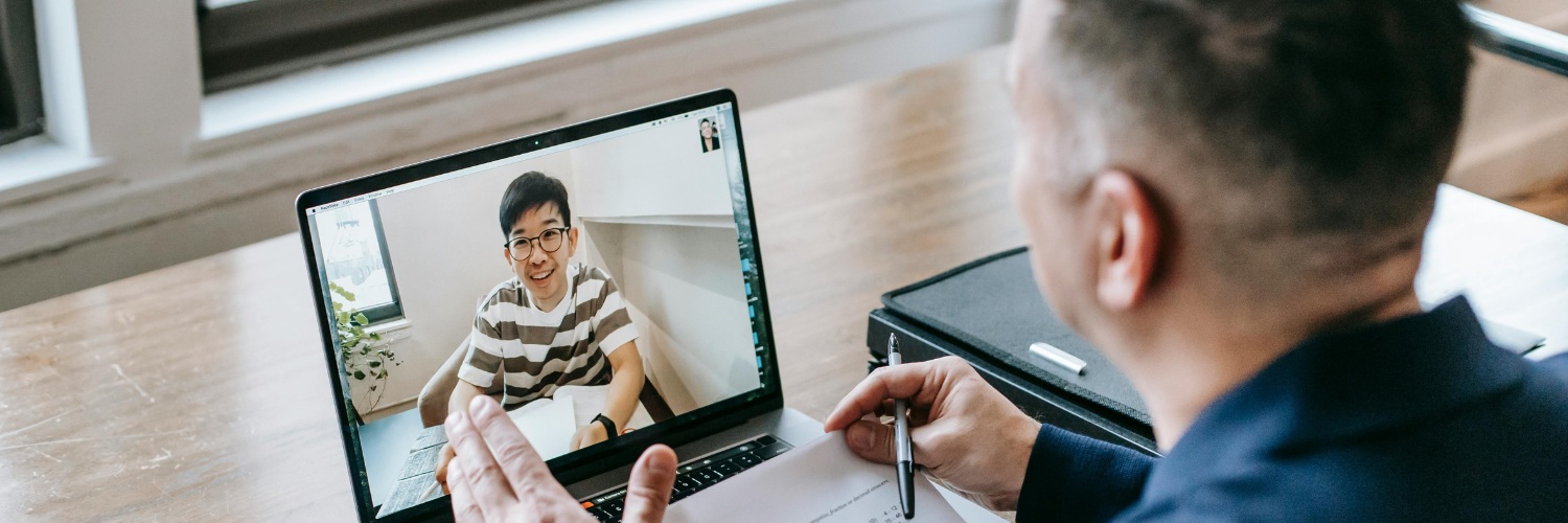 Bridging the Gap: Asynchronous Communication Strategies for Busy Parents | LearningTech Edu